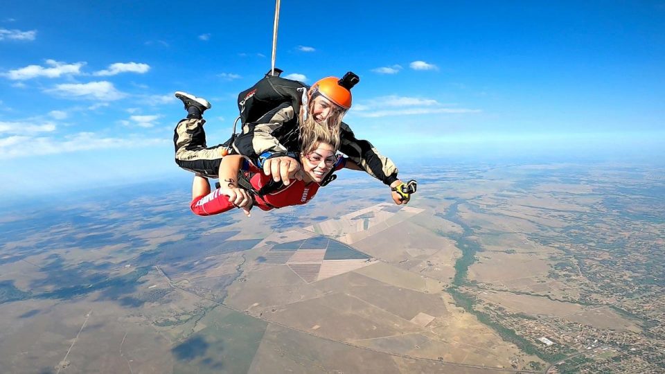 Sole Cardozo se lanzó en paracaídas - Teleshow